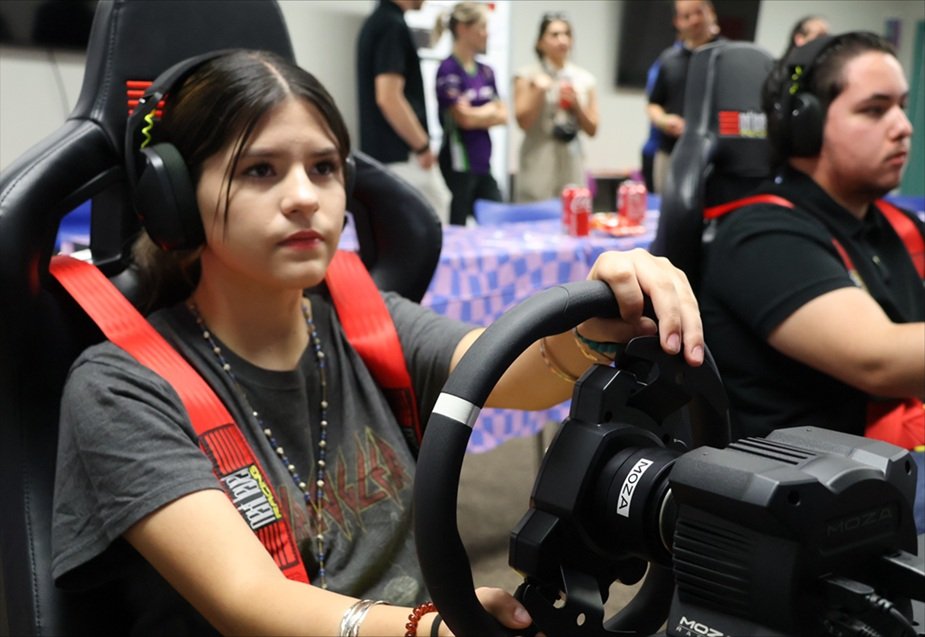 Desert Oasis High School Hosts First-Ever Sim 4 STEM Racing Program in ...